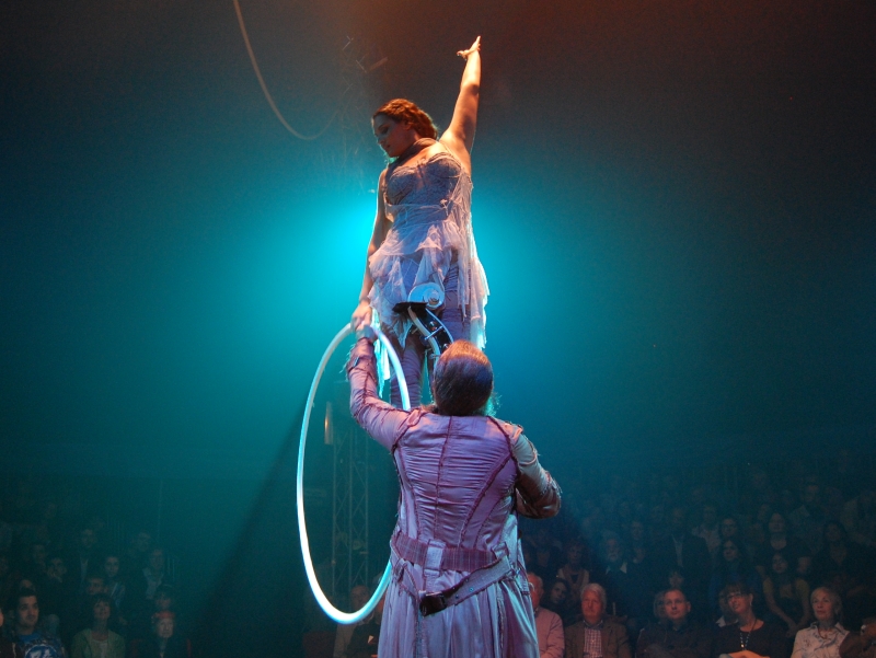 Cirque Bouffon feiert Premiere in Köln